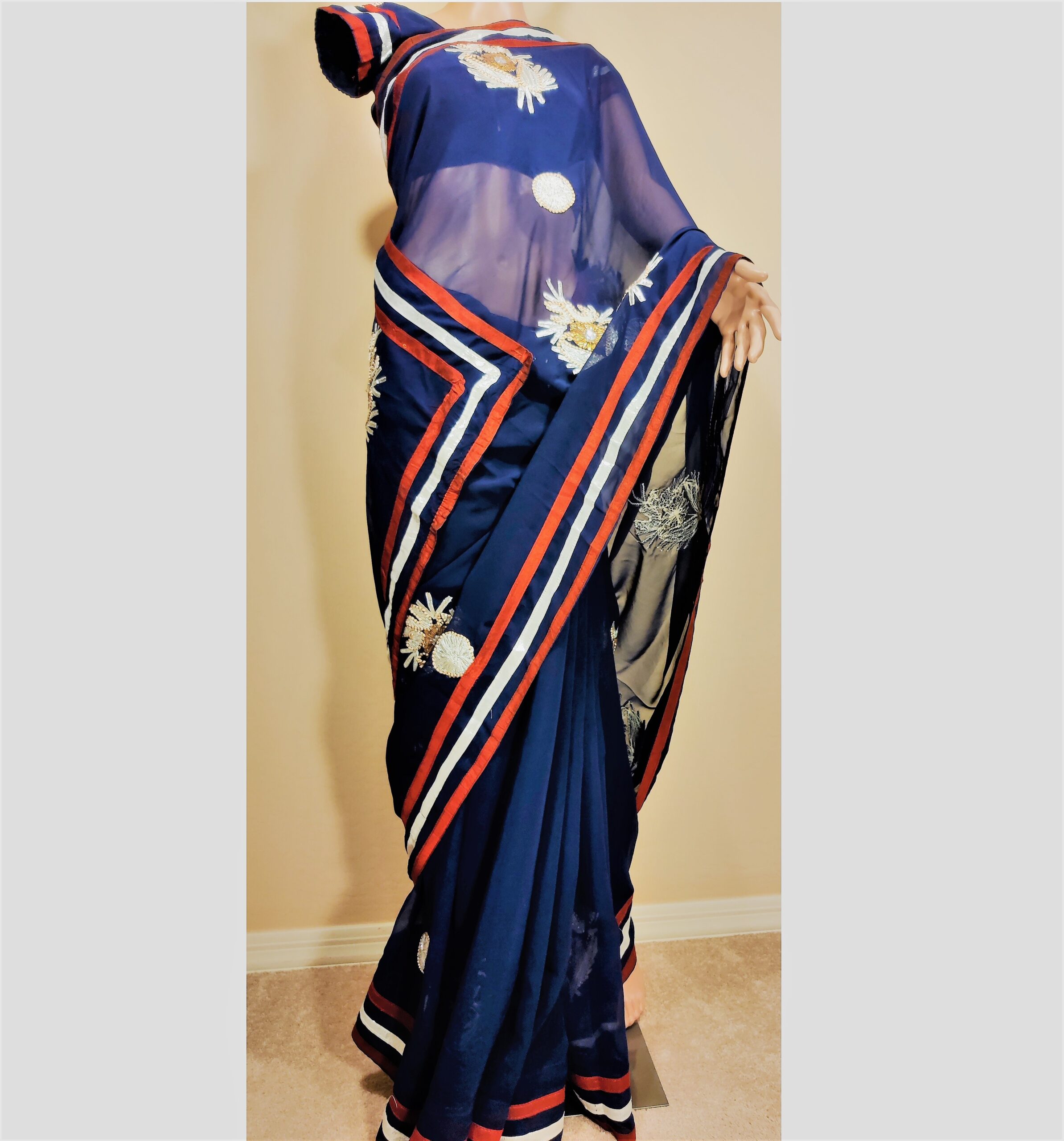 Indian Women Navy Blue with Floral embroidery and Boarder with Blouse ...